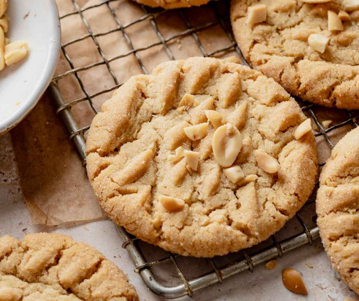 Chewy Gluten-Free Peanut Butter Cookies with Crisp Edges